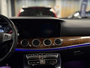 Black Mercedes-Benz E 220 2017 in Klaipeda, with an engine capacity of 1.95 L and mileage of 268 thousand km for 17200 €, photo 11 on AUTOMOTO.COM.LV
