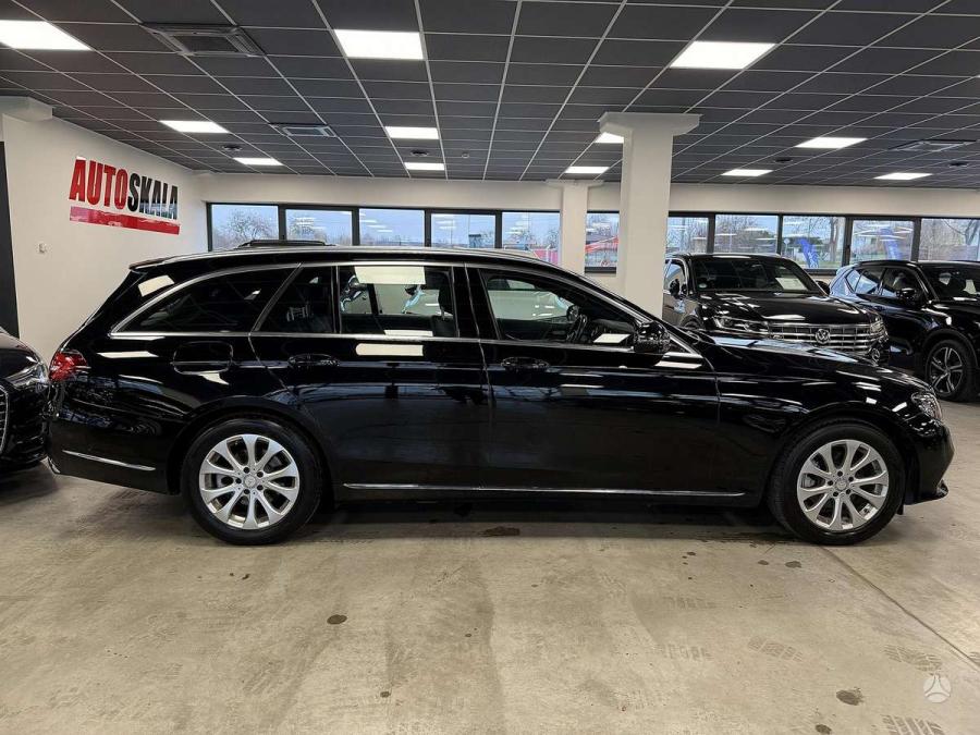 Black Mercedes-Benz E 220 2017 in Klaipeda, with an engine capacity of 1.95 L and mileage of 268 thousand km for 17200 €, photo 26 on AUTOMOTO.COM.LV