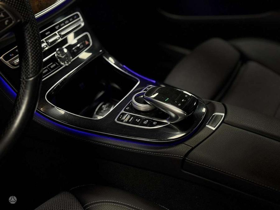 Black Mercedes-Benz E 220 2017 in Klaipeda, with an engine capacity of 1.95 L and mileage of 268 thousand km for 17200 €, photo 32 on AUTOMOTO.COM.LV