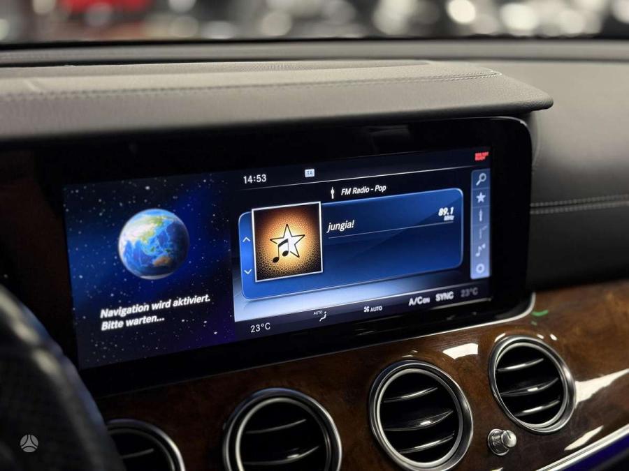 Black Mercedes-Benz E 220 2017 in Klaipeda, with an engine capacity of 1.95 L and mileage of 268 thousand km for 17200 €, photo 35 on AUTOMOTO.COM.LV