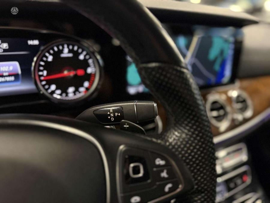 Black Mercedes-Benz E 220 2017 in Klaipeda, with an engine capacity of 1.95 L and mileage of 268 thousand km for 17200 €, photo 37 on AUTOMOTO.COM.LV