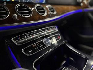 Black Mercedes-Benz E 220 2017 in Klaipeda, with an engine capacity of 1.95 L and mileage of 268 thousand km for 17200 €, photo 38 on AUTOMOTO.COM.LV