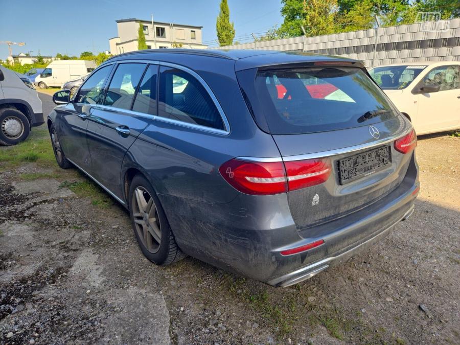 Черный Мерседес E 220 2017 в Вильнюс, объемом двигателя 0.00 л и пробегом 0 тыс. км за 20000 €, фото 4 на AUTOMOTO.COM.LV