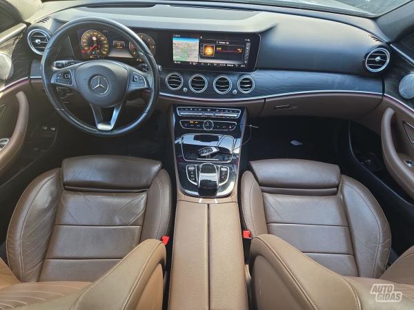 Черный Мерседес E 220 2017 в Вильнюс, объемом двигателя 0.00 л и пробегом 0 тыс. км за 20000 €, фото 6 на AUTOMOTO.COM.LV