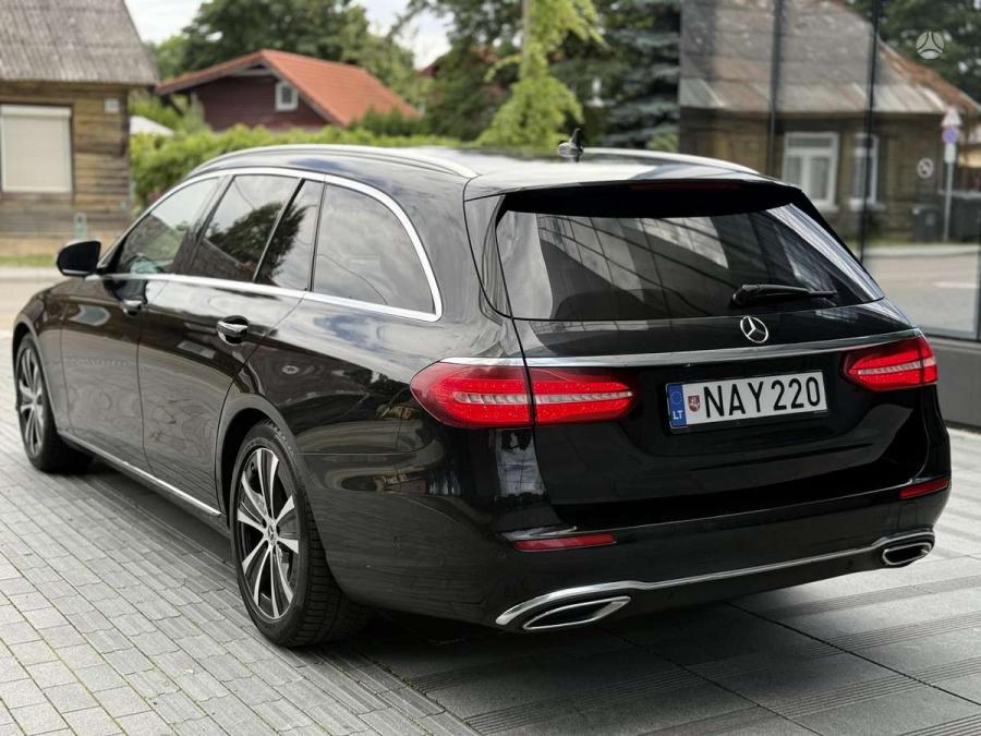 Black Mercedes-Benz E 220 2017 in Klaipeda, with an engine capacity of 2.20 L and mileage of 460 thousand km for 8950 €, photo 7 on AUTOMOTO.COM.LV