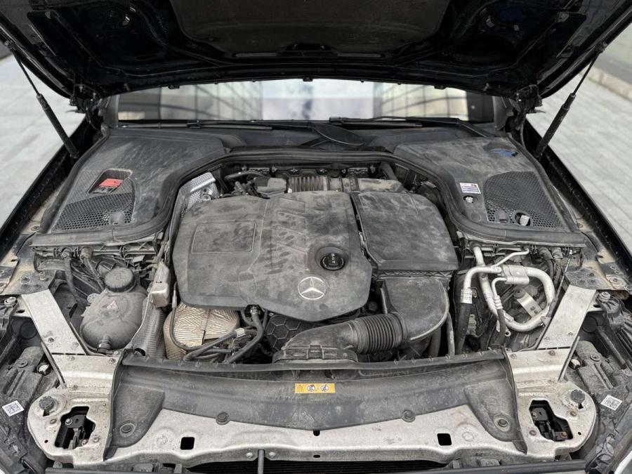 Black Mercedes-Benz E 220 2017 in Klaipeda, with an engine capacity of 2.20 L and mileage of 460 thousand km for 8950 €, photo 25 on AUTOMOTO.COM.LV