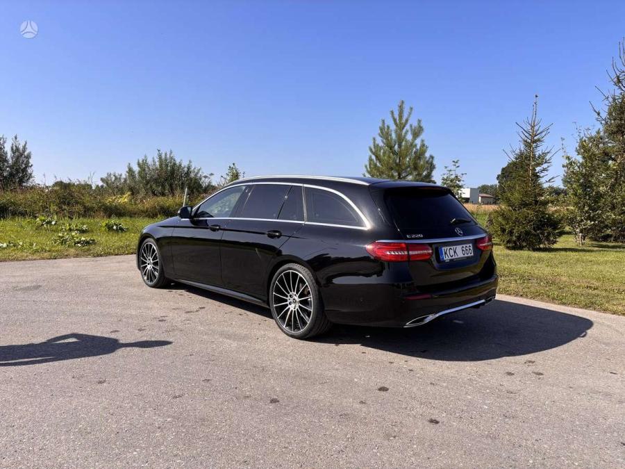 Черный Мерседес E 220 2017 в Каунас, объемом двигателя 1.95 л и пробегом 500 тыс. км за 13800 €, фото 13 на AUTOMOTO.COM.LV