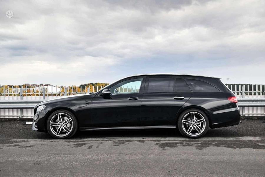 Black Mercedes-Benz E 220 2017 in Vilnius, with an engine capacity of 1.95 L and mileage of 210 thousand km for 18900 €, photo 4 on AUTOMOTO.COM.LV