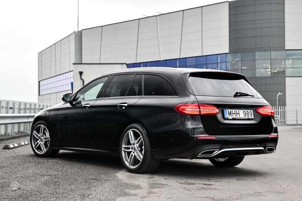 Black Mercedes-Benz E 220 2017 in Vilnius, with an engine capacity of 1.95 L and mileage of 210 thousand km for 18900 €, photo 5 on AUTOMOTO.COM.LV