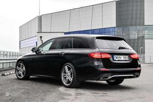 Black Mercedes-Benz E 220 2017 in Vilnius, with an engine capacity of 1.95 L and mileage of 210 thousand km for 18900 €, photo 5 on AUTOMOTO.COM.LV