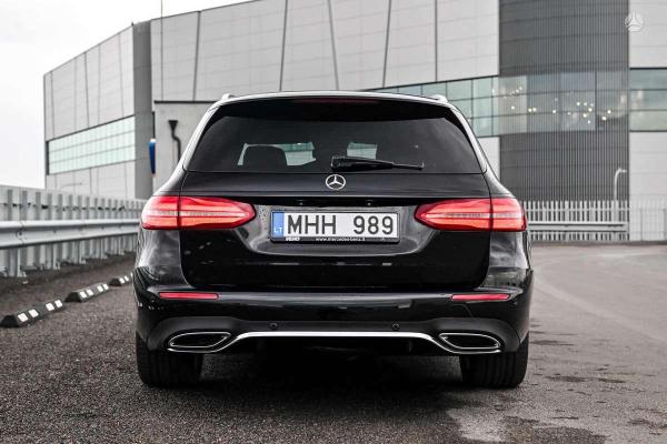 Black Mercedes-Benz E 220 2017 in Vilnius, with an engine capacity of 1.95 L and mileage of 210 thousand km for 18900 €, photo 7 on AUTOMOTO.COM.LV