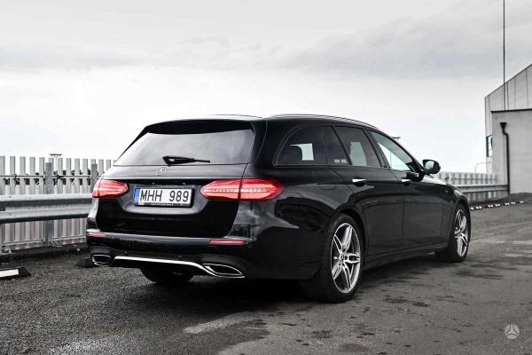 Black Mercedes-Benz E 220 2017 in Vilnius, with an engine capacity of 1.95 L and mileage of 210 thousand km for 18900 €, photo 8 on AUTOMOTO.COM.LV