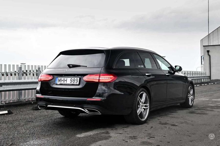 Black Mercedes-Benz E 220 2017 in Vilnius, with an engine capacity of 1.95 L and mileage of 210 thousand km for 18900 €, photo 8 on AUTOMOTO.COM.LV