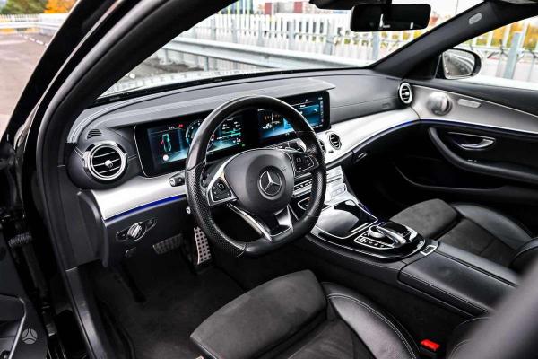 Black Mercedes-Benz E 220 2017 in Vilnius, with an engine capacity of 1.95 L and mileage of 210 thousand km for 18900 €, photo 10 on AUTOMOTO.COM.LV