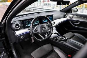 Black Mercedes-Benz E 220 2017 in Vilnius, with an engine capacity of 1.95 L and mileage of 210 thousand km for 18900 €, photo 10 on AUTOMOTO.COM.LV