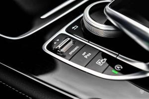 Black Mercedes-Benz E 220 2017 in Vilnius, with an engine capacity of 1.95 L and mileage of 210 thousand km for 18900 €, photo 12 on AUTOMOTO.COM.LV