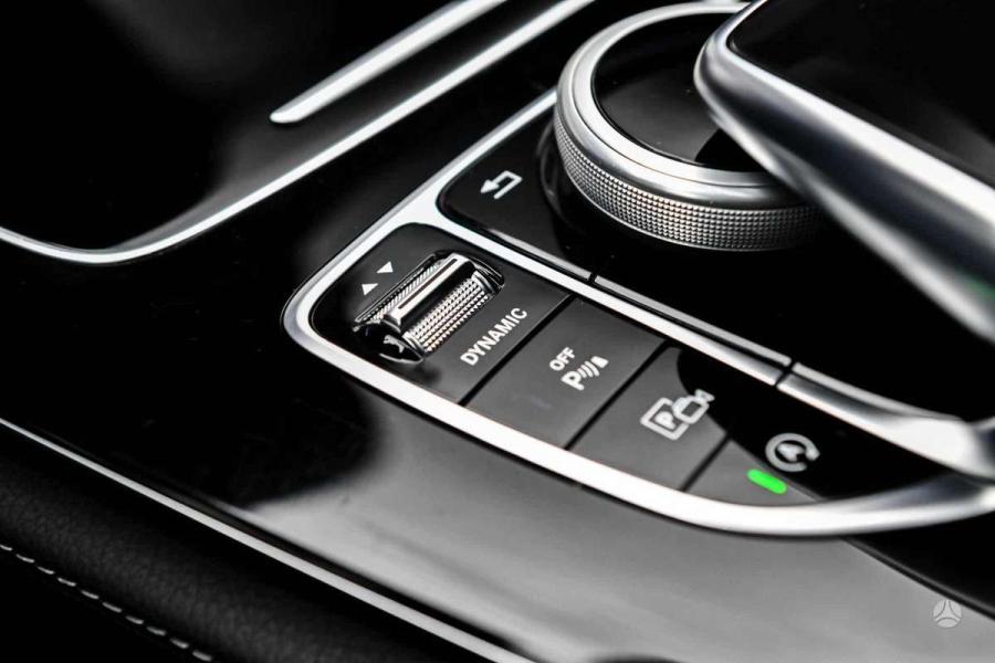 Black Mercedes-Benz E 220 2017 in Vilnius, with an engine capacity of 1.95 L and mileage of 210 thousand km for 18900 €, photo 12 on AUTOMOTO.COM.LV