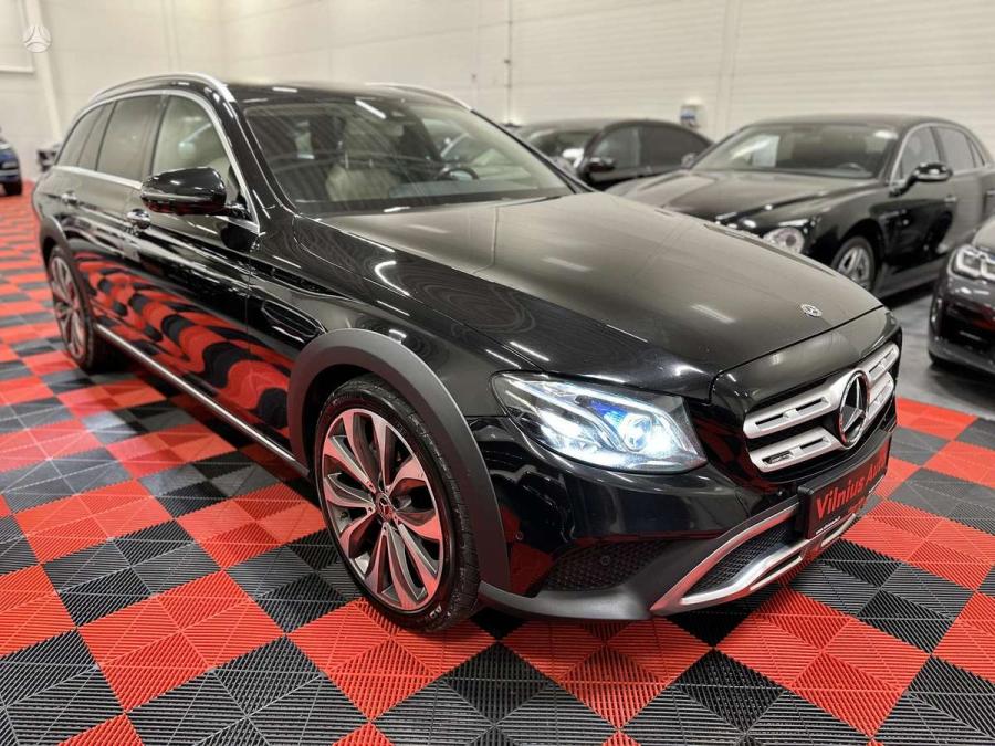 Черный Мерседес E 220 2017 в Вильнюс, объемом двигателя 1.95 л и пробегом 289 тыс. км за 22290 €, фото 4 на AUTOMOTO.COM.LV