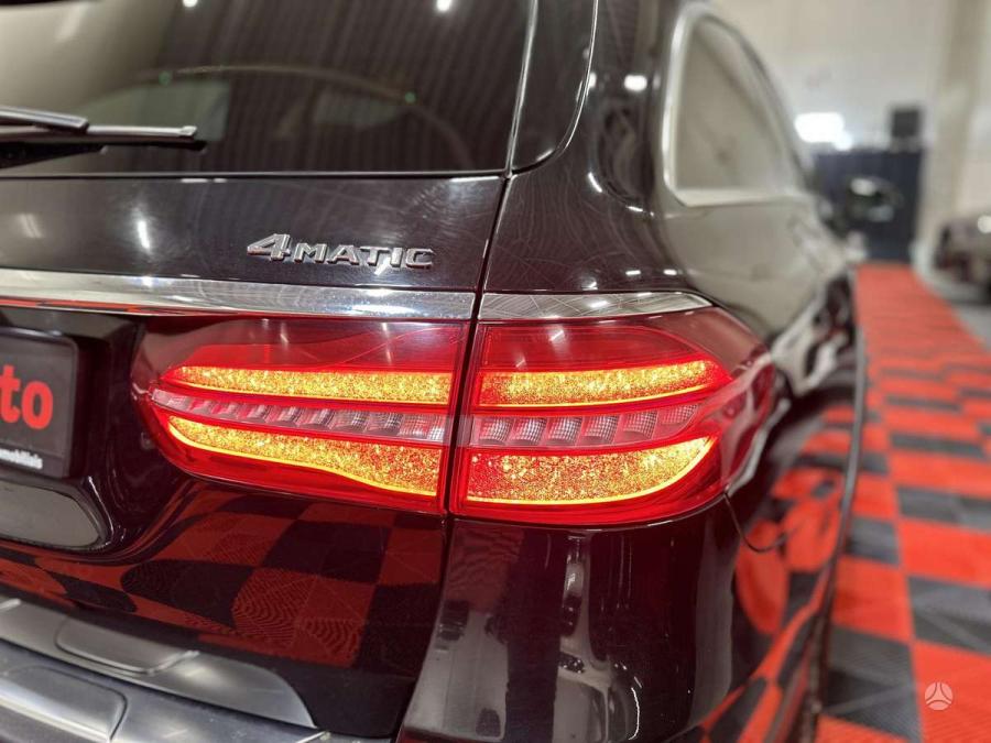 Черный Мерседес E 220 2017 в Вильнюс, объемом двигателя 1.95 л и пробегом 289 тыс. км за 22290 €, фото 11 на AUTOMOTO.COM.LV