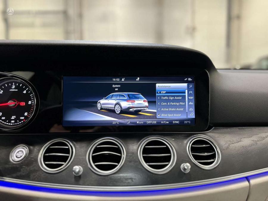 Черный Мерседес E 220 2017 в Вильнюс, объемом двигателя 1.95 л и пробегом 289 тыс. км за 22290 €, фото 30 на AUTOMOTO.COM.LV
