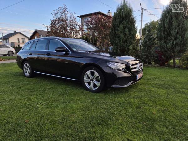 Мерседес E 220 2017 в Каунас на AUTOMOTO.COM.LV Черный Мерседес E 220 2017 в Каунас, объемом двигателя 2.00 л и пробегом 273 тыс. км за 15400 €, фото 3 на AUTOMOTO.COM.LV