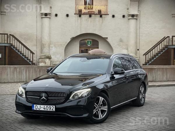 Melns Mercedes-Benz E 220 2018 Jelgava, ar dzinēja tilpumu 2.20 L un nobraukumu 270 tūkst. km par 17800 €, foto 1 vietnē AUTOMOTO.COM.LV