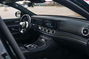 Black Mercedes-Benz E 220 2018 in Riga, with an engine capacity of 1.95 L and mileage of 149 thousand km for 24450 €, photo 11 on AUTOMOTO.COM.LV