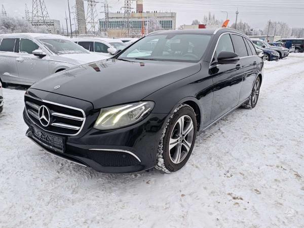 Black Mercedes-Benz E 220 2018 in Kaunas, with an engine capacity of 1.95 L and mileage of 262 thousand km for 13650 €, photo 9 on AUTOMOTO.COM.LV