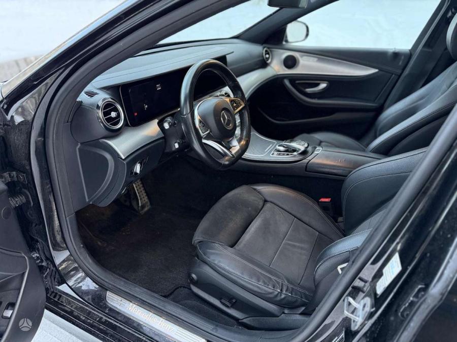 Black Mercedes-Benz E 220 2018 in Kaunas, with an engine capacity of 1.95 L and mileage of 600 thousand km for 10500 €, photo 10 on AUTOMOTO.COM.LV