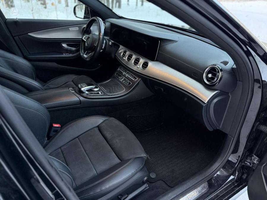Black Mercedes-Benz E 220 2018 in Kaunas, with an engine capacity of 1.95 L and mileage of 600 thousand km for 10500 €, photo 11 on AUTOMOTO.COM.LV