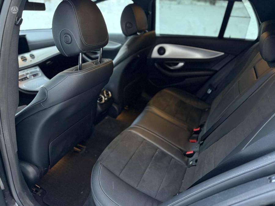 Black Mercedes-Benz E 220 2018 in Kaunas, with an engine capacity of 1.95 L and mileage of 600 thousand km for 10500 €, photo 15 on AUTOMOTO.COM.LV