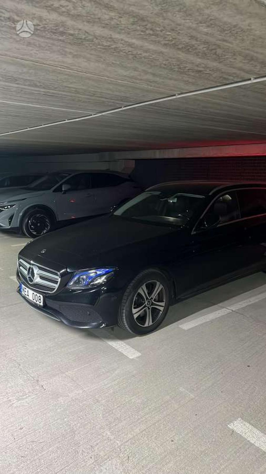 Melns Mercedes-Benz E 220 2018 Viļņa, ar dzinēja tilpumu 1.95 L un nobraukumu 200 tūkst. km par 21950 €, foto 2 vietnē AUTOMOTO.COM.LV