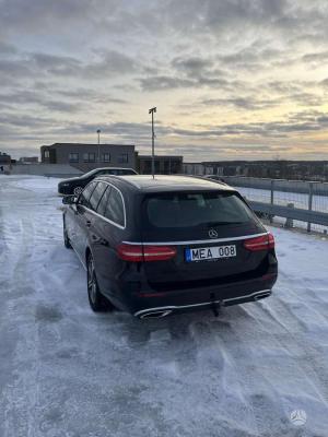 Melns Mercedes-Benz E 220 2018 Viļņa, ar dzinēja tilpumu 1.95 L un nobraukumu 200 tūkst. km par 21950 €, foto 6 vietnē AUTOMOTO.COM.LV