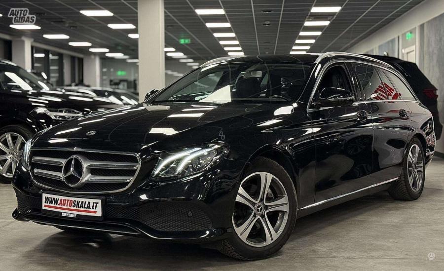 Black Mercedes-Benz E 220 2018 in Klaipeda, with an engine capacity of 2.00 L and mileage of 348 thousand km for 12950 €, photo 2 on AUTOMOTO.COM.LV