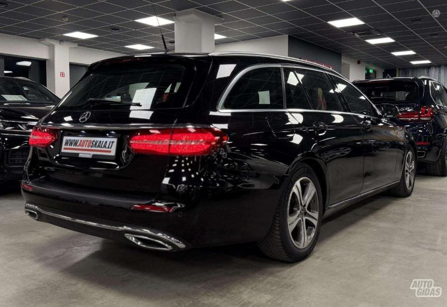 Black Mercedes-Benz E 220 2018 in Klaipeda, with an engine capacity of 2.00 L and mileage of 348 thousand km for 12950 €, photo 9 on AUTOMOTO.COM.LV