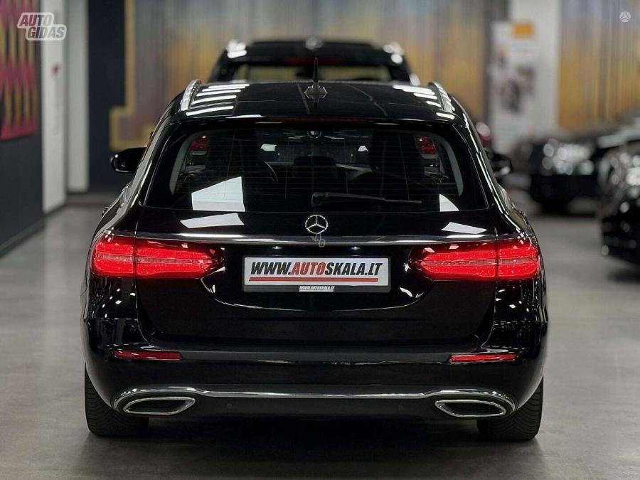 Black Mercedes-Benz E 220 2018 in Klaipeda, with an engine capacity of 2.00 L and mileage of 348 thousand km for 12950 €, photo 10 on AUTOMOTO.COM.LV