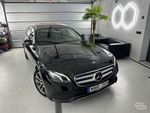 Черный Мерседес E 220 2018 в Каунас, объемом двигателя 2.00 л и пробегом 388 тыс. км за 10999 €, фото 3 на AUTOMOTO.COM.LV