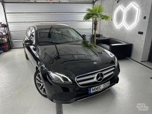 Black Mercedes-Benz E 220 2018 in Kaunas, with an engine capacity of 2.00 L and mileage of 388 thousand km for 10999 €, photo 4 on AUTOMOTO.COM.LV