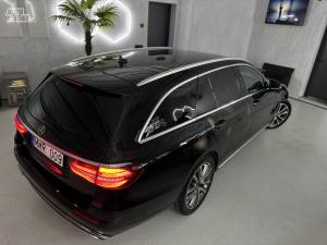 Black Mercedes-Benz E 220 2018 in Kaunas, with an engine capacity of 2.00 L and mileage of 388 thousand km for 10999 €, photo 5 on AUTOMOTO.COM.LV