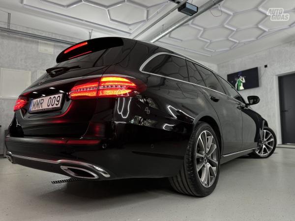 Черный Мерседес E 220 2018 в Каунас, объемом двигателя 2.00 л и пробегом 388 тыс. км за 10999 €, фото 8 на AUTOMOTO.COM.LV