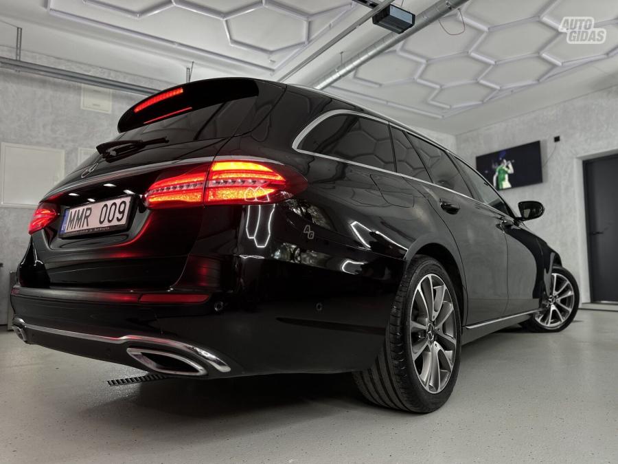 Black Mercedes-Benz E 220 2018 in Kaunas, with an engine capacity of 2.00 L and mileage of 388 thousand km for 10999 €, photo 9 on AUTOMOTO.COM.LV