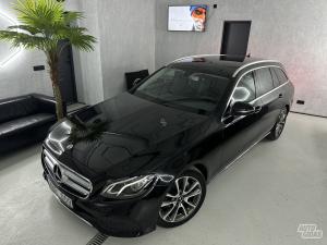 Black Mercedes-Benz E 220 2018 in Kaunas, with an engine capacity of 2.00 L and mileage of 388 thousand km for 10999 €, photo 11 on AUTOMOTO.COM.LV