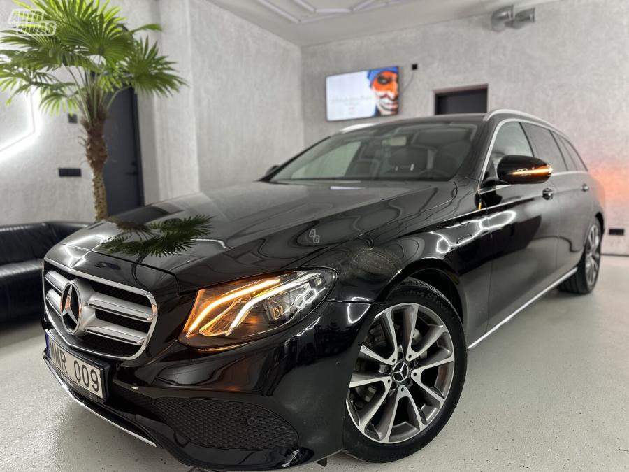 Black Mercedes-Benz E 220 2018 in Kaunas, with an engine capacity of 2.00 L and mileage of 388 thousand km for 10999 €, photo 15 on AUTOMOTO.COM.LV