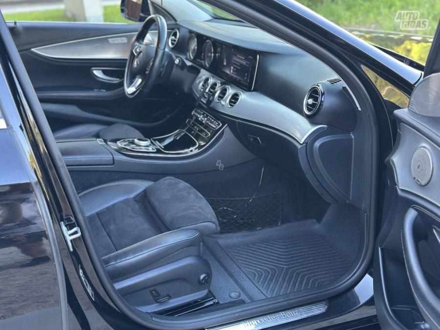 Black Mercedes-Benz E 220 2018 in Kaunas, with an engine capacity of 2.00 L and mileage of 388 thousand km for 10999 €, photo 16 on AUTOMOTO.COM.LV