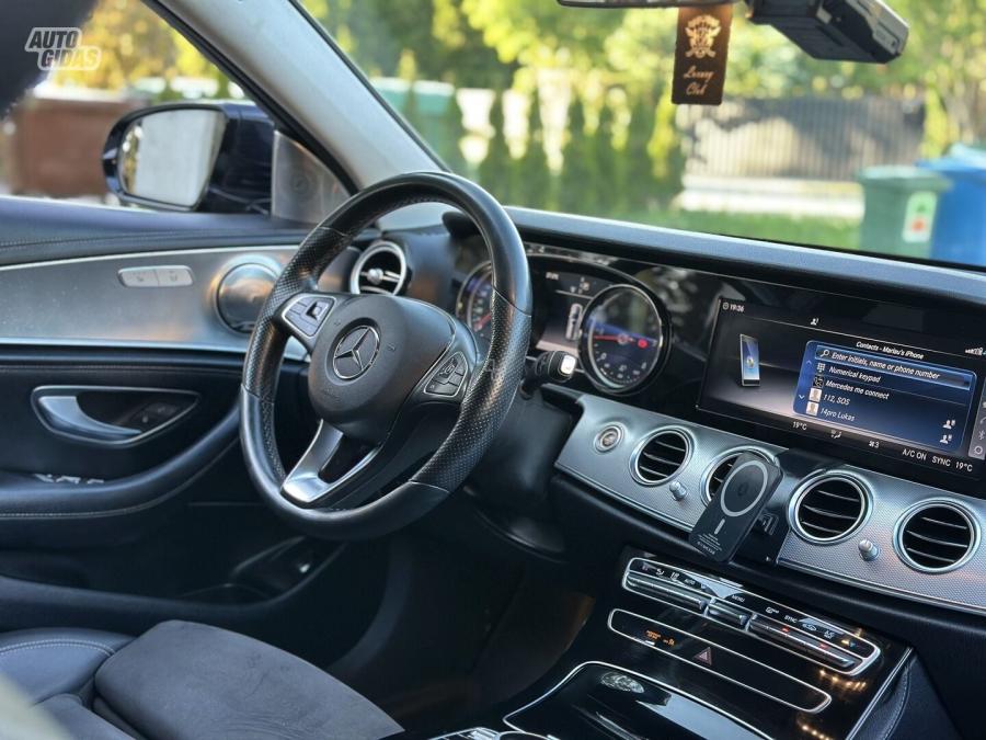 Black Mercedes-Benz E 220 2018 in Kaunas, with an engine capacity of 2.00 L and mileage of 388 thousand km for 10999 €, photo 19 on AUTOMOTO.COM.LV