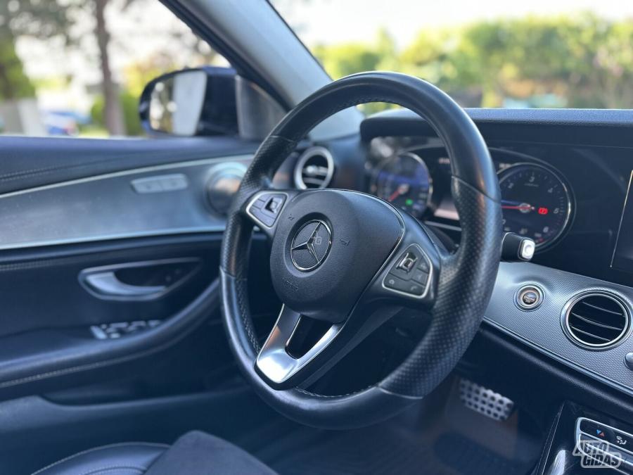 Black Mercedes-Benz E 220 2018 in Kaunas, with an engine capacity of 2.00 L and mileage of 388 thousand km for 10999 €, photo 20 on AUTOMOTO.COM.LV