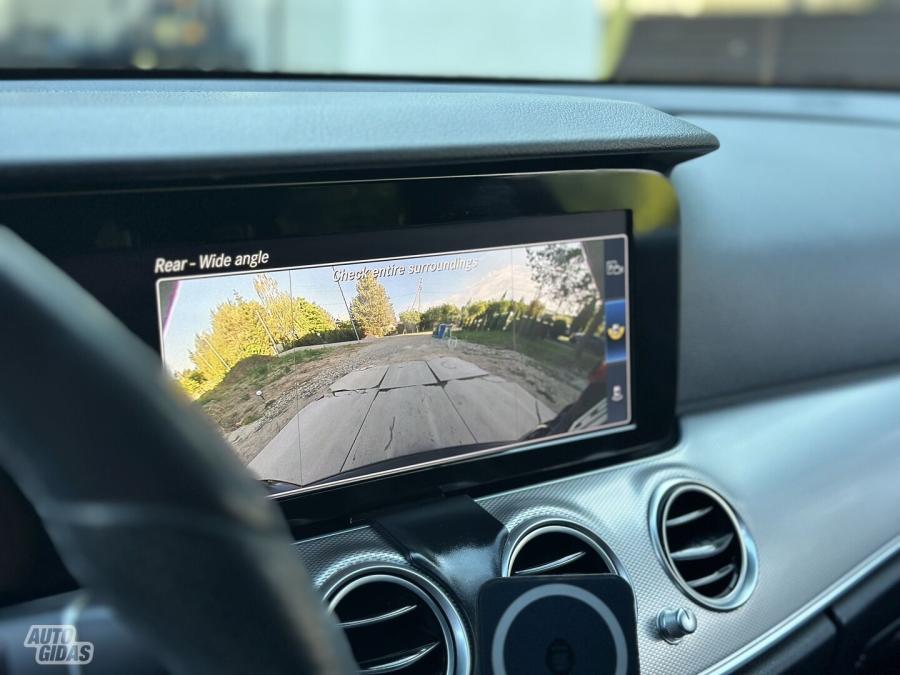 Black Mercedes-Benz E 220 2018 in Kaunas, with an engine capacity of 2.00 L and mileage of 388 thousand km for 10999 €, photo 21 on AUTOMOTO.COM.LV