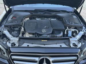 Black Mercedes-Benz E 220 2018 in Kaunas, with an engine capacity of 2.00 L and mileage of 388 thousand km for 10999 €, photo 26 on AUTOMOTO.COM.LV