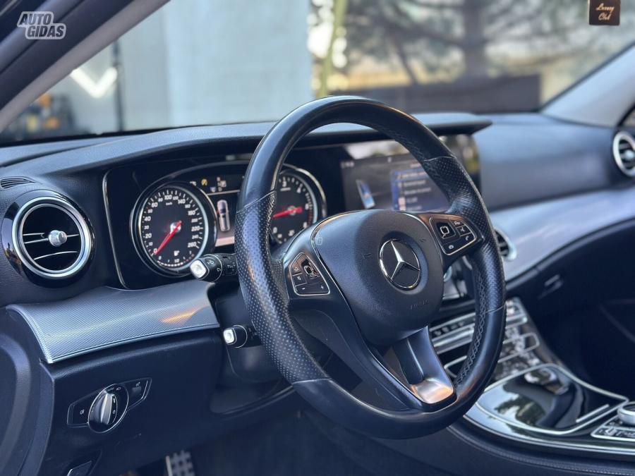 Black Mercedes-Benz E 220 2018 in Kaunas, with an engine capacity of 2.00 L and mileage of 388 thousand km for 10999 €, photo 27 on AUTOMOTO.COM.LV