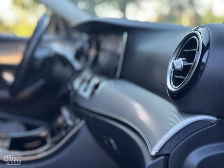 Black Mercedes-Benz E 220 2018 in Kaunas, with an engine capacity of 2.00 L and mileage of 388 thousand km for 10999 €, photo 29 on AUTOMOTO.COM.LV